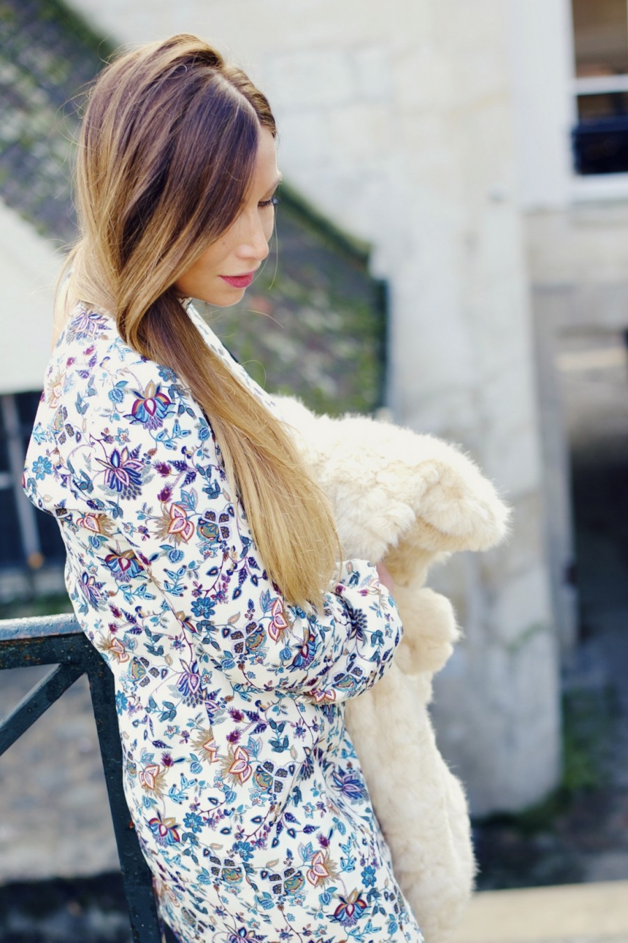 Factory girl – Faux fur coat & over the knee boots - La Minute Fashion