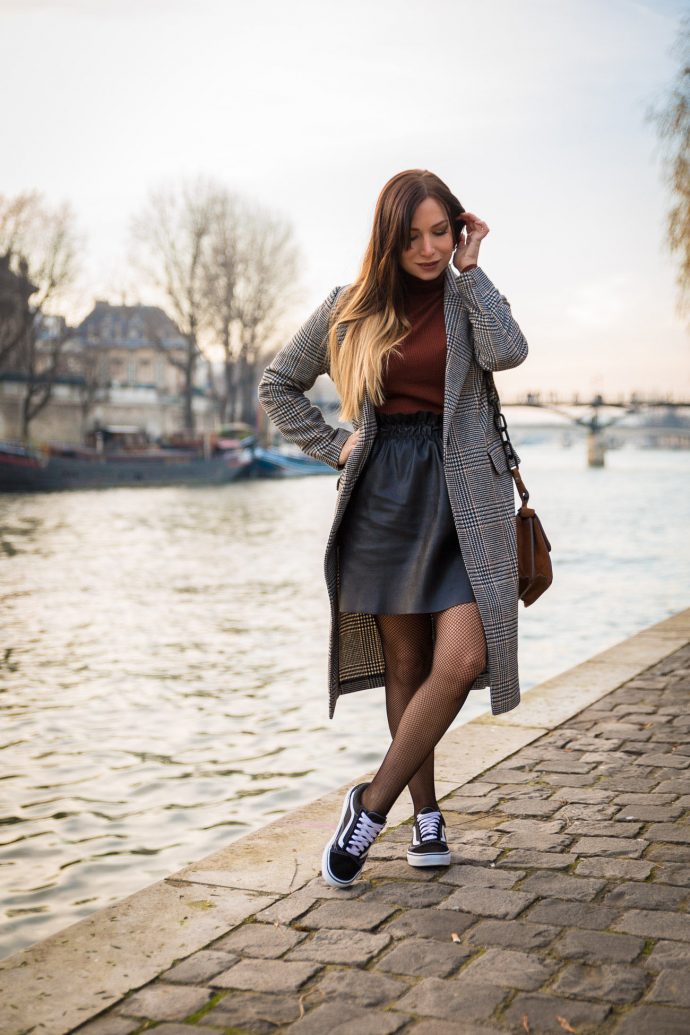 Comment porter la jupe en cuir : cuissardes ou Vans ?! - La Minute Fashion