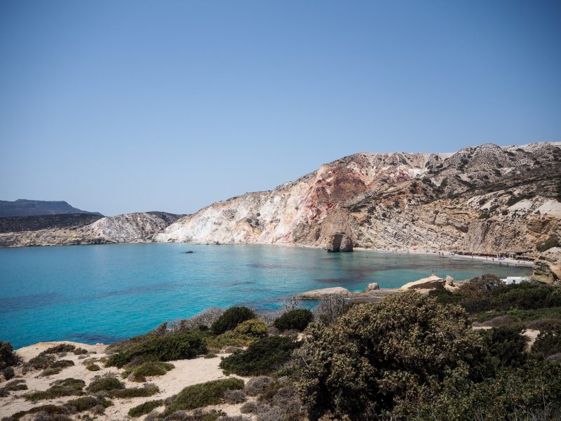 Milos travel guide : les plus jolies plages de Grèce ! - La Minute Fashion