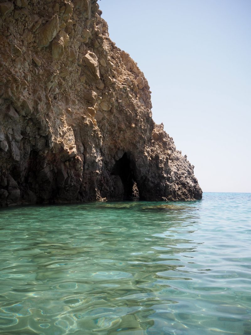 Milos travel guide : les plus jolies plages de Grèce ! - La Minute Fashion