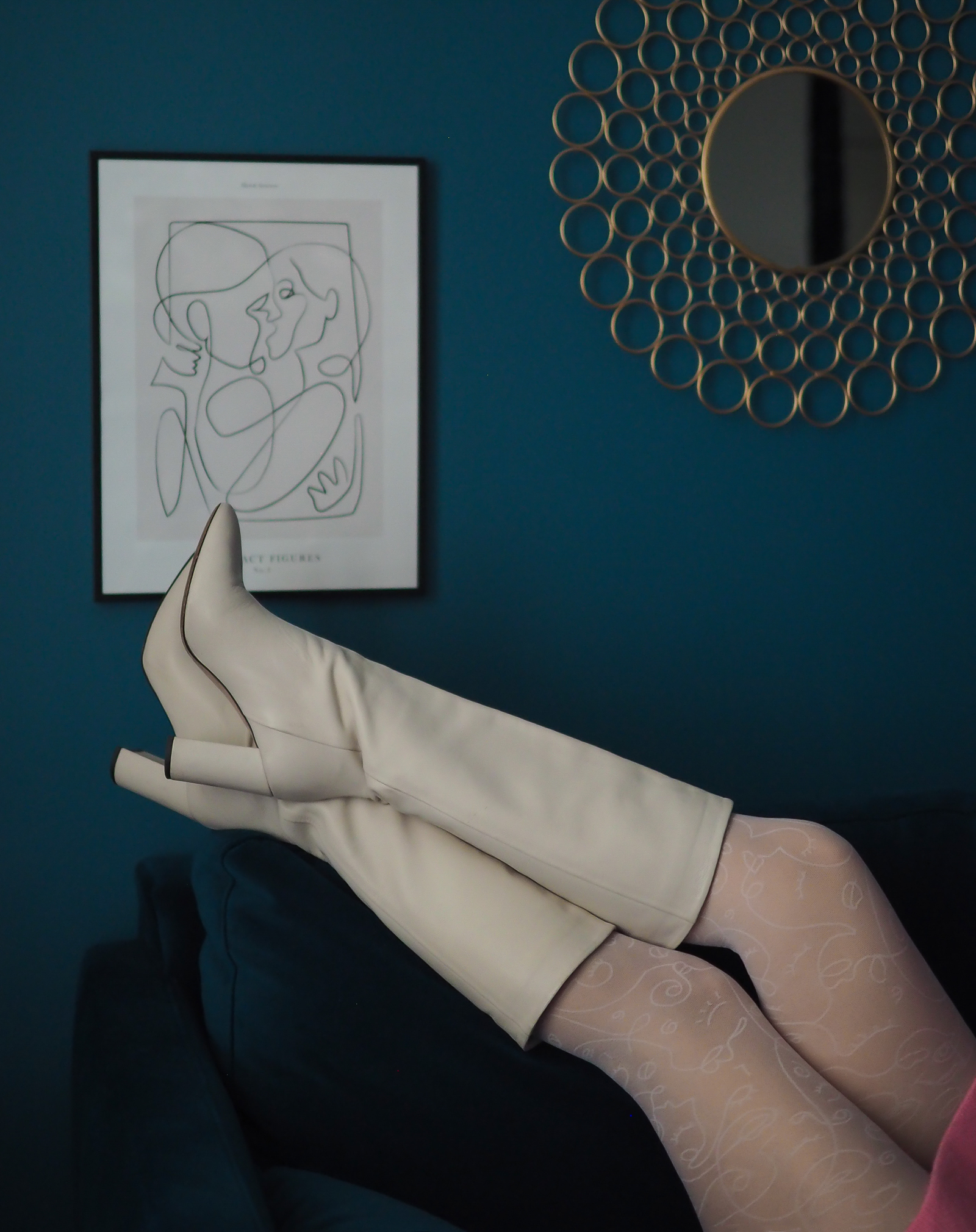 Belle en collant ! 3 idées look avec des collants fantaisie - La Minute ...