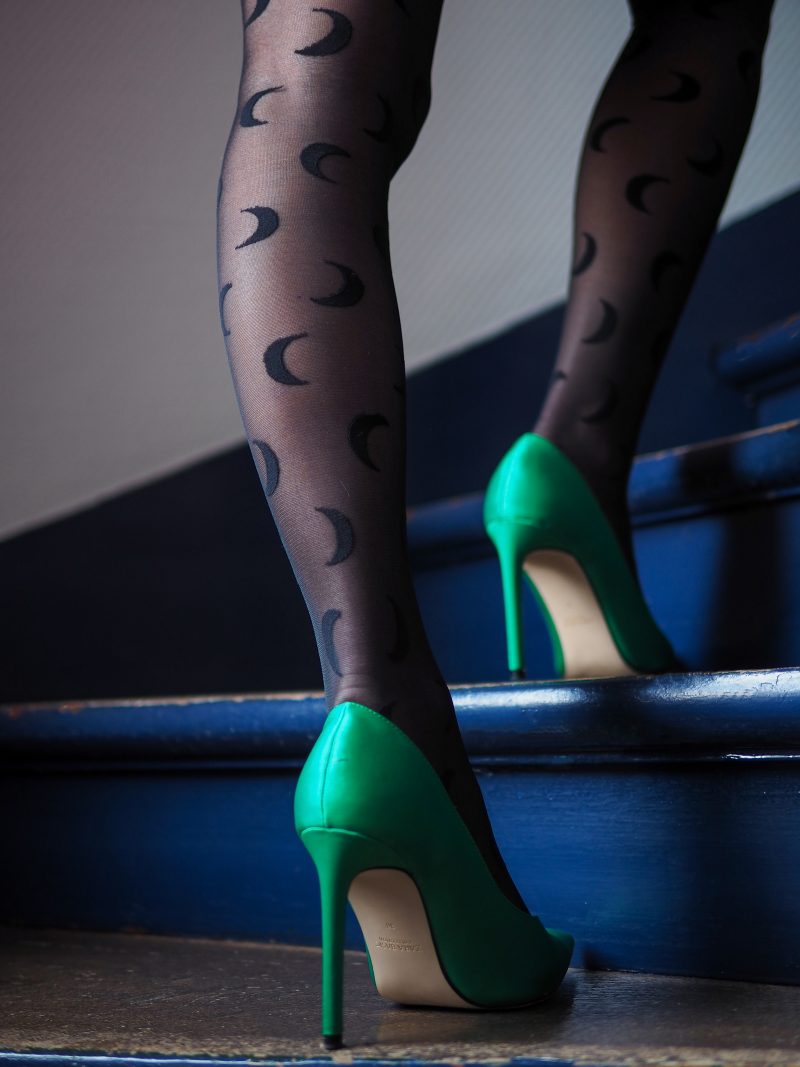 Belle en collant ! 3 idées look avec des collants fantaisie - La Minute ...